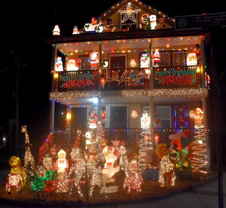 The Best Christmas Decorations (And A Lobster Trap Menorah) Around ...