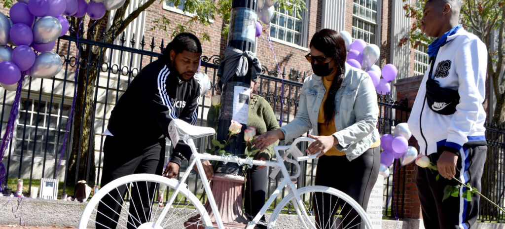 Ghost Bike Dedication For Darryl Willis In Harvard Square – WONDERLAND